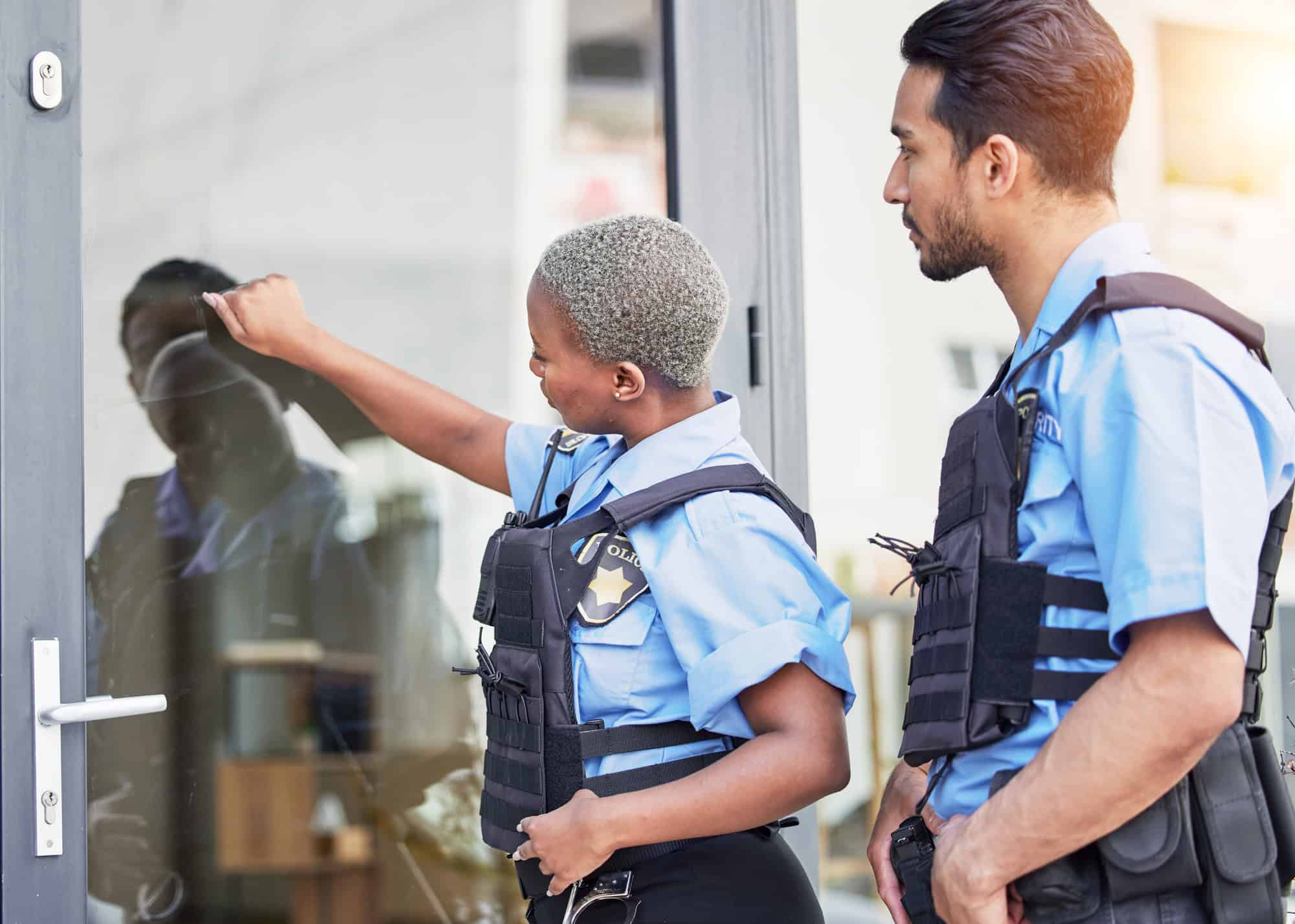 How to Handle Police at Your Doorstep In Florida | Weinstein Legal Team